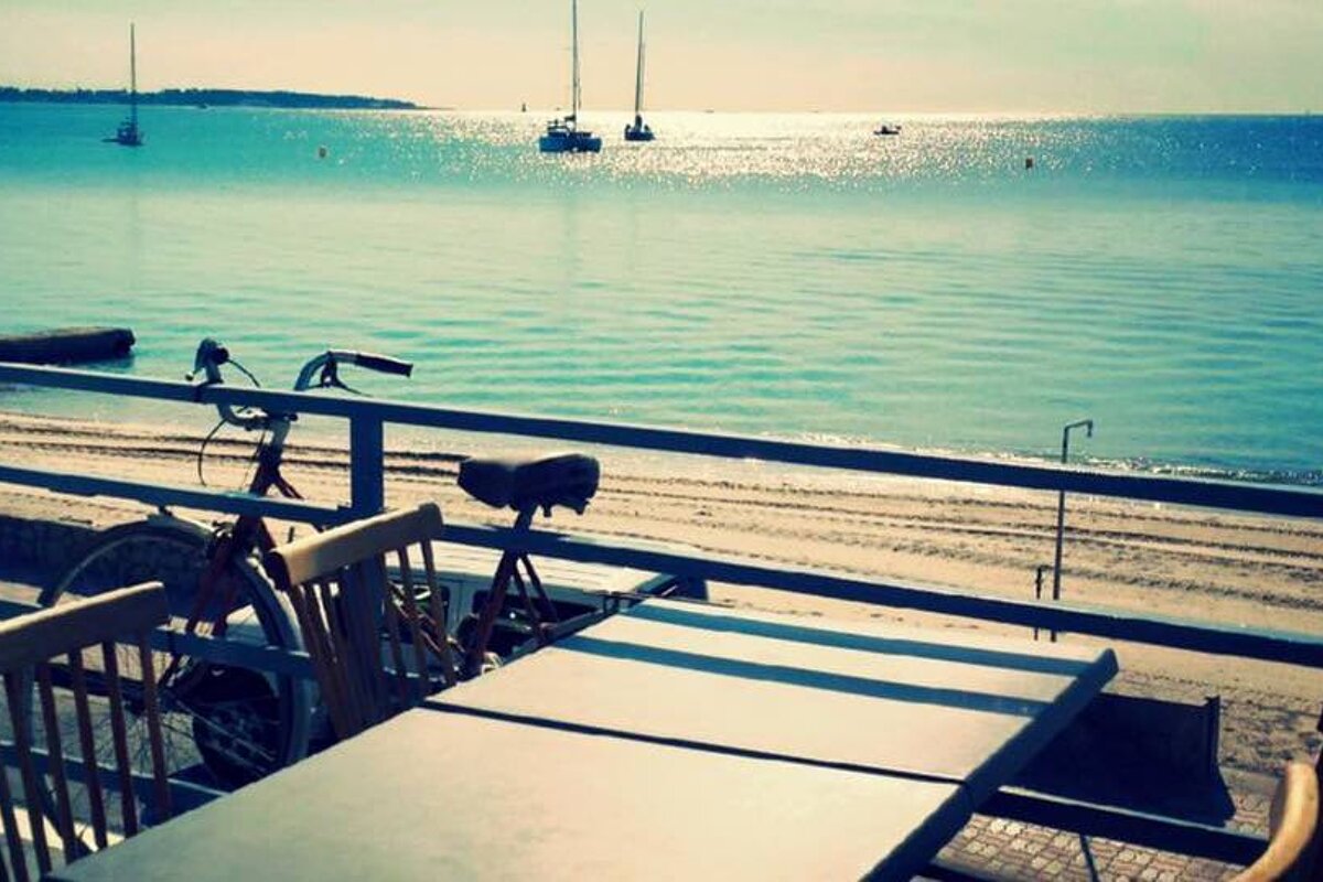 Le Duplex Cafe