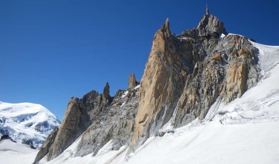 Climber electrocuted in fall